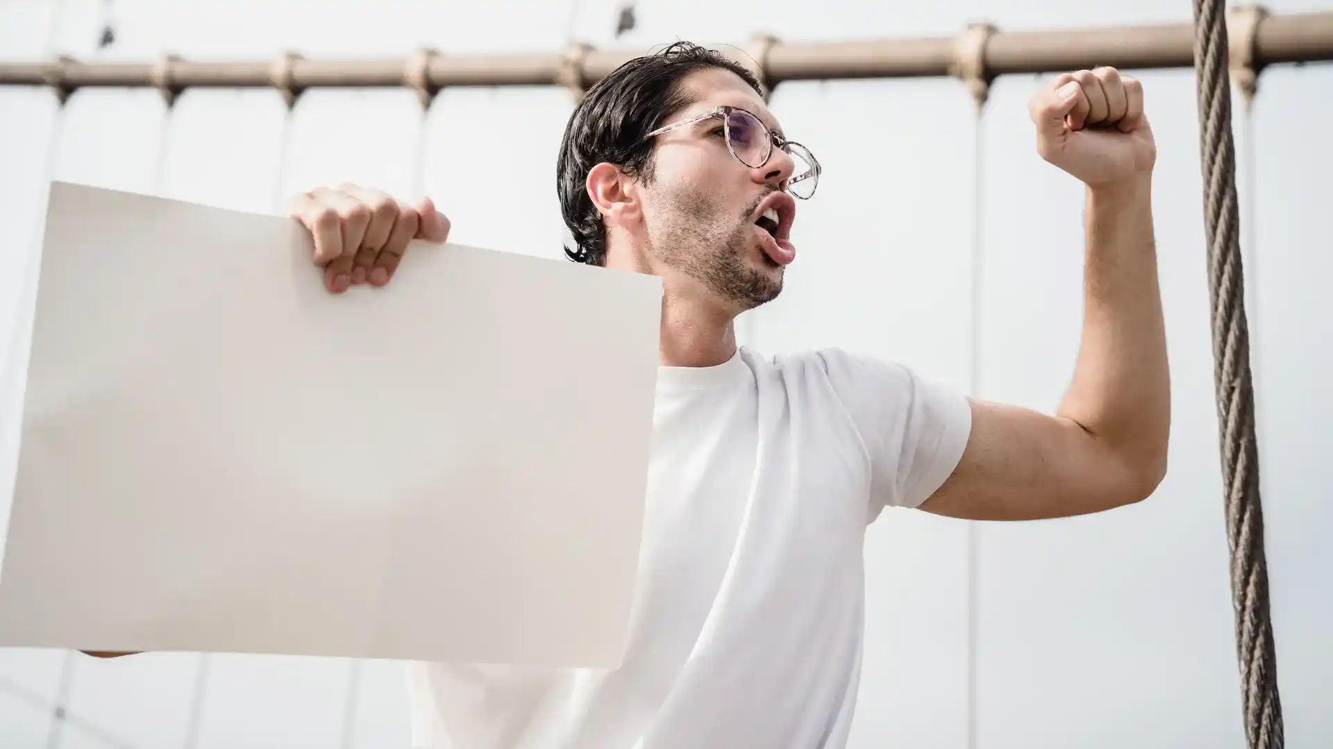 Expresiones injuriosas de abogados contra servidores públicos